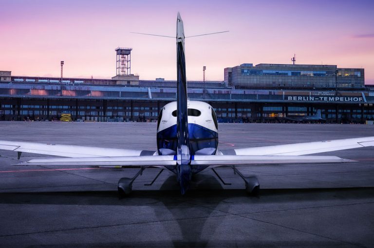 Cessna Cirrus SR22 Private Jet Hire Melbourne | Prestige Rentals